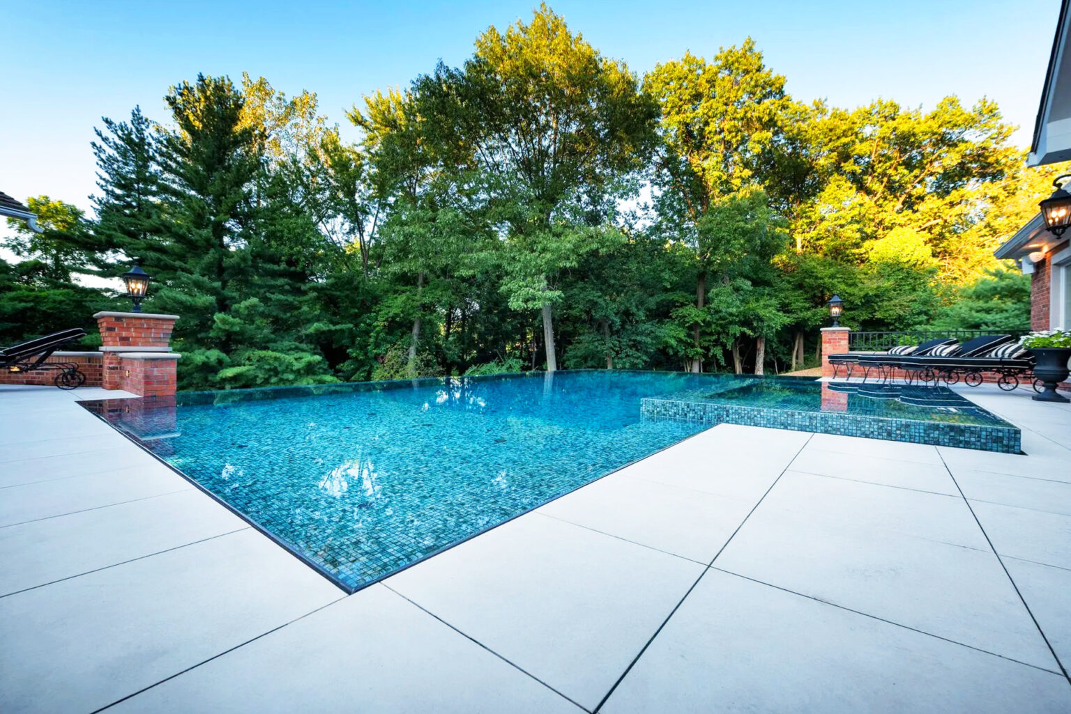 Guide to Designing an Edge Pool AKA Infinity Edge Swimming Pool